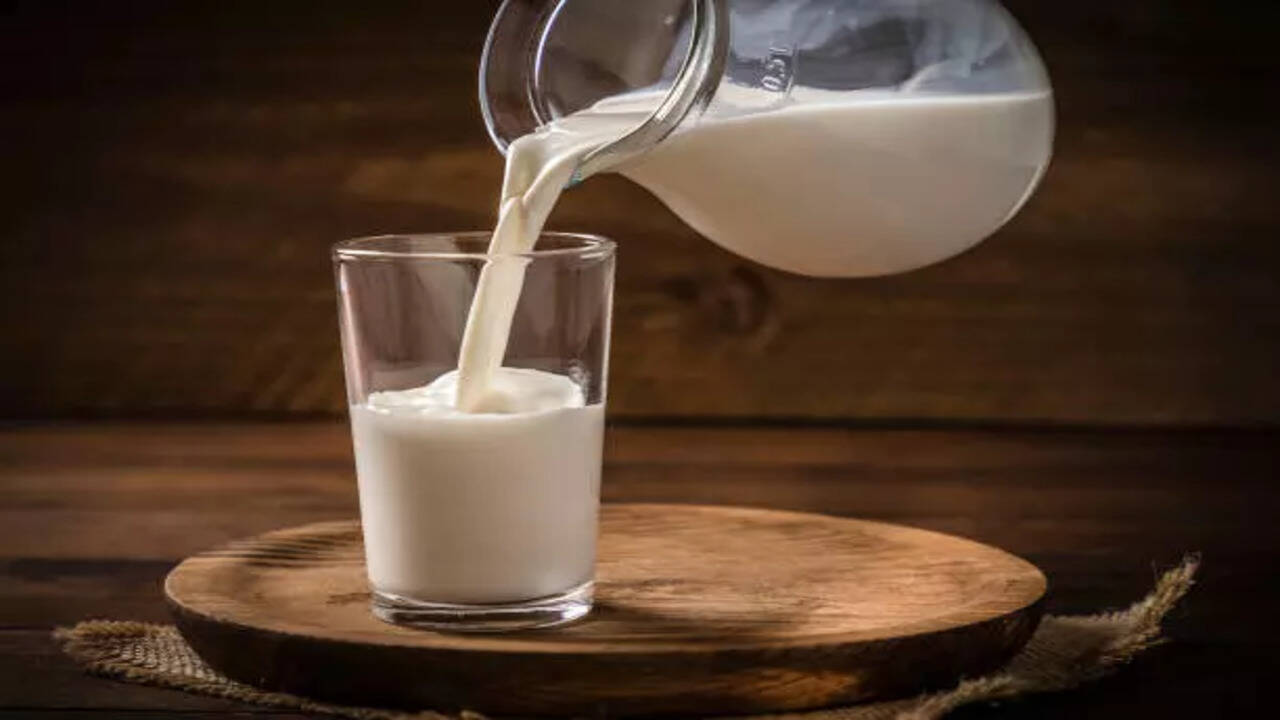 How a Warm Glass of Milk at Night Improves Sleep and Immunity - The ...